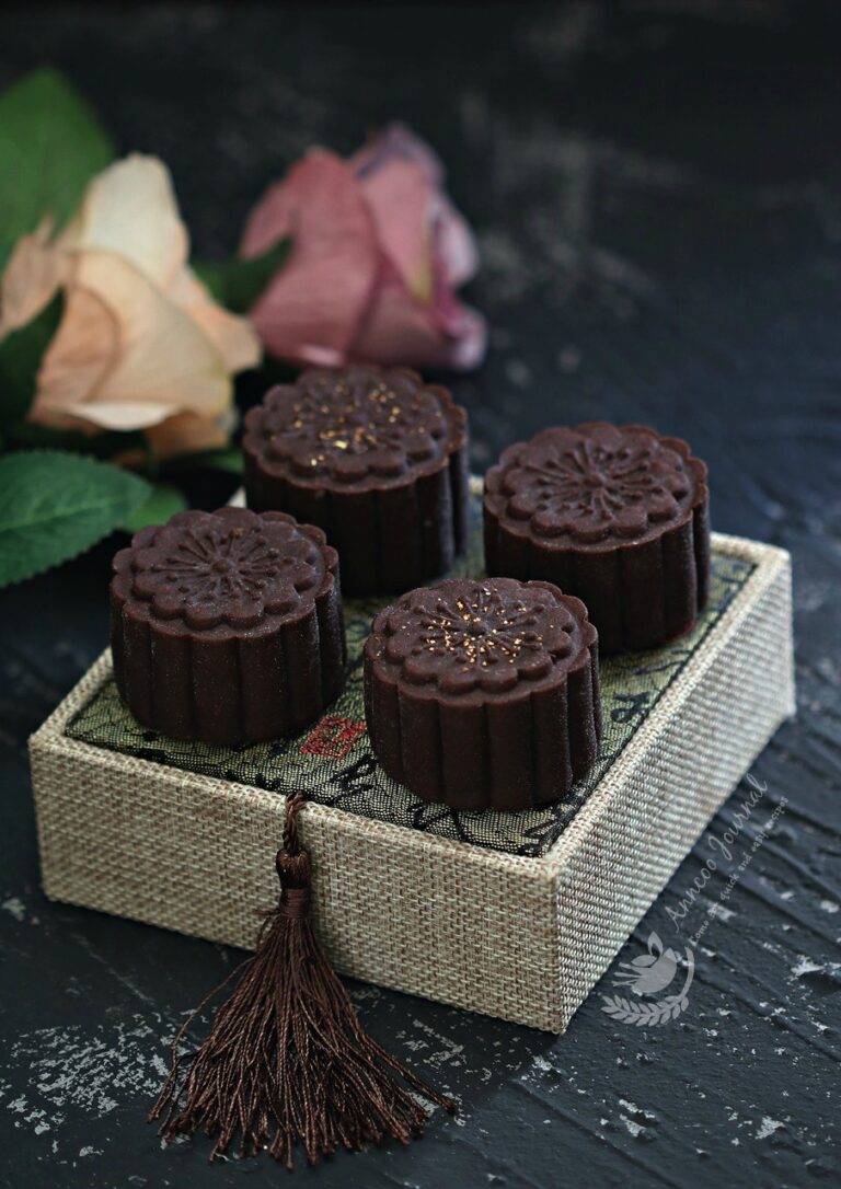 Chocolate Mooncake with Ferrero Rocher 金沙巧克力月饼 - Anncoo Journal