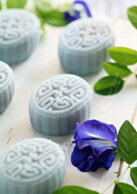 Blue Pea Flower Snowskin Mooncakes 蝶豆花冰皮月饼 - Anncoo Journal